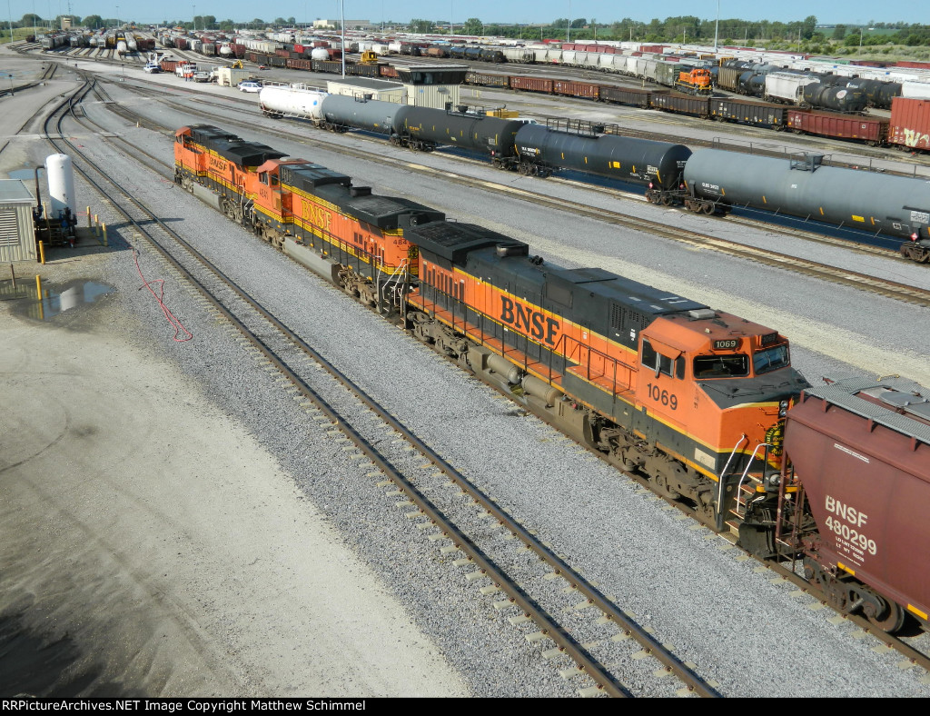 BNSF 1069